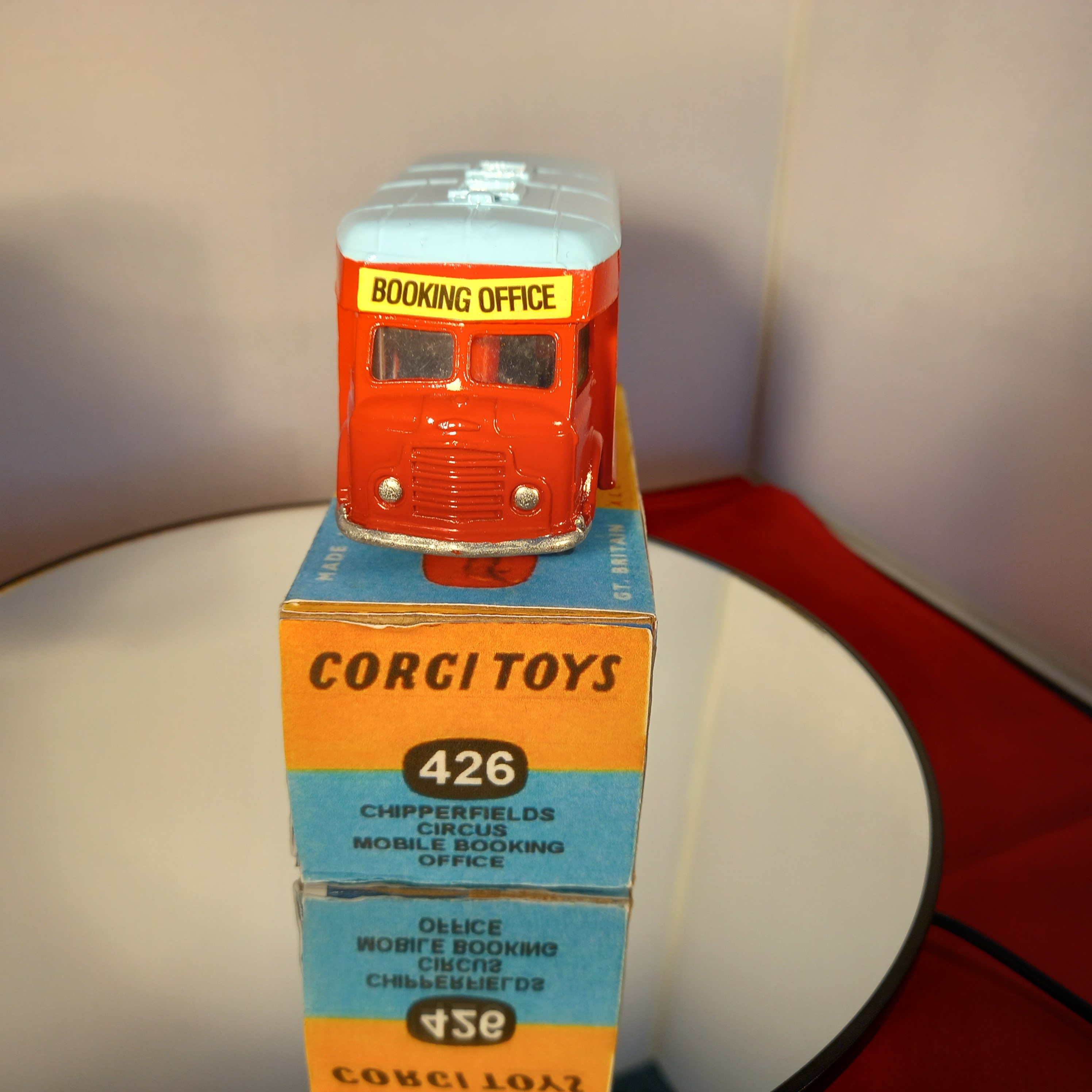 Corgi Classics Number 426 Chipperfield's Circus Series 1 Smiths Karrier ...