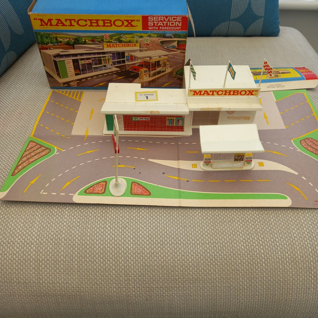 Matchbox Garage MG-1 Service Station With Forecourt Boxed as Photos - Etsy