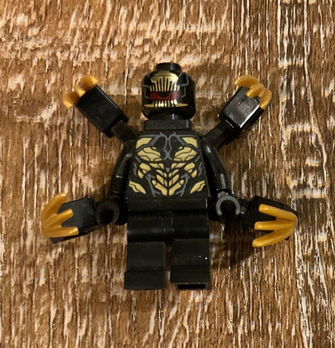 Marvel LEGO Outrider Minifigure With Extended Arms Set 76123 - Etsy