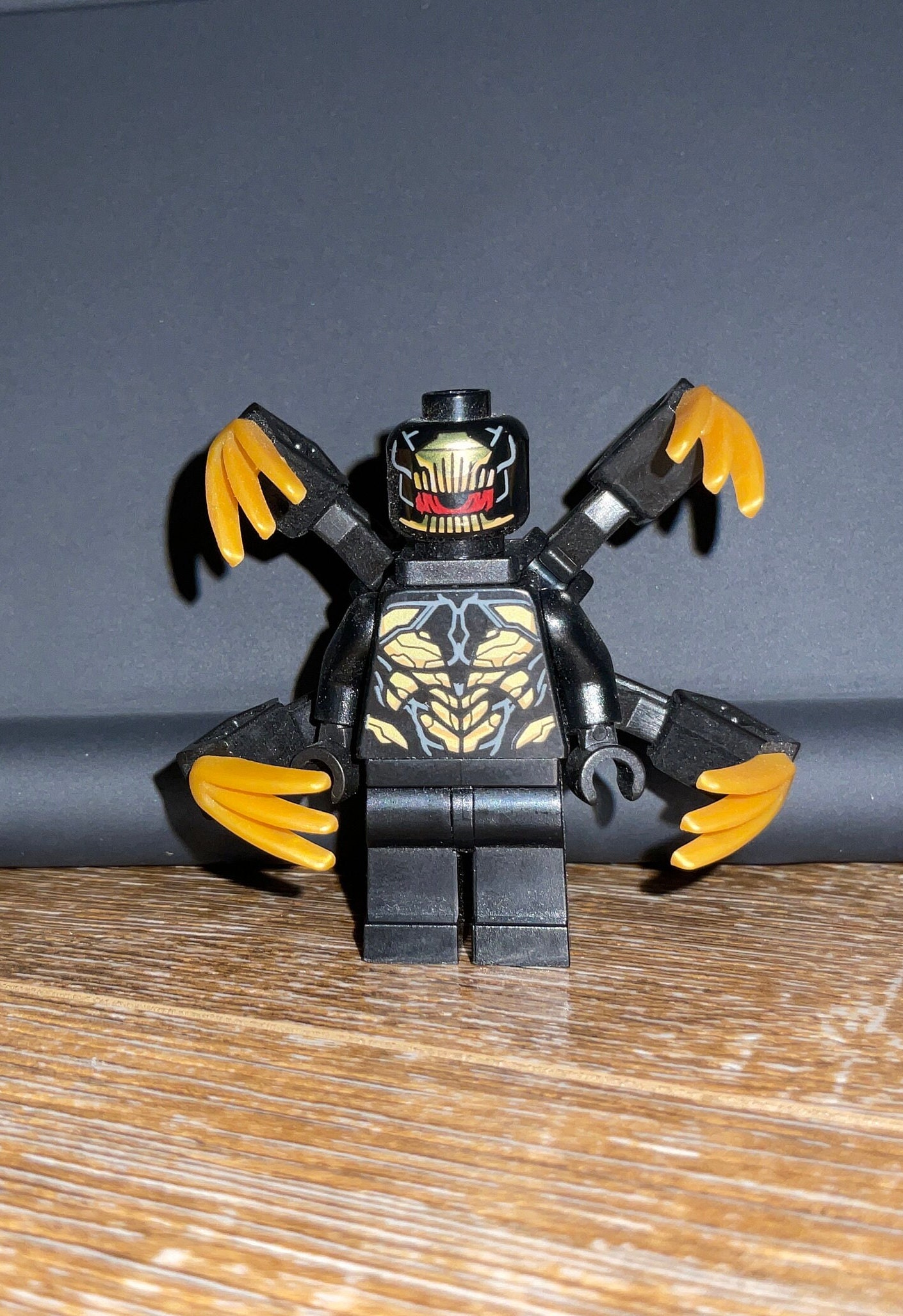 Marvel LEGO Outrider Minifigure With Extended Arms Set 76123 - Etsy