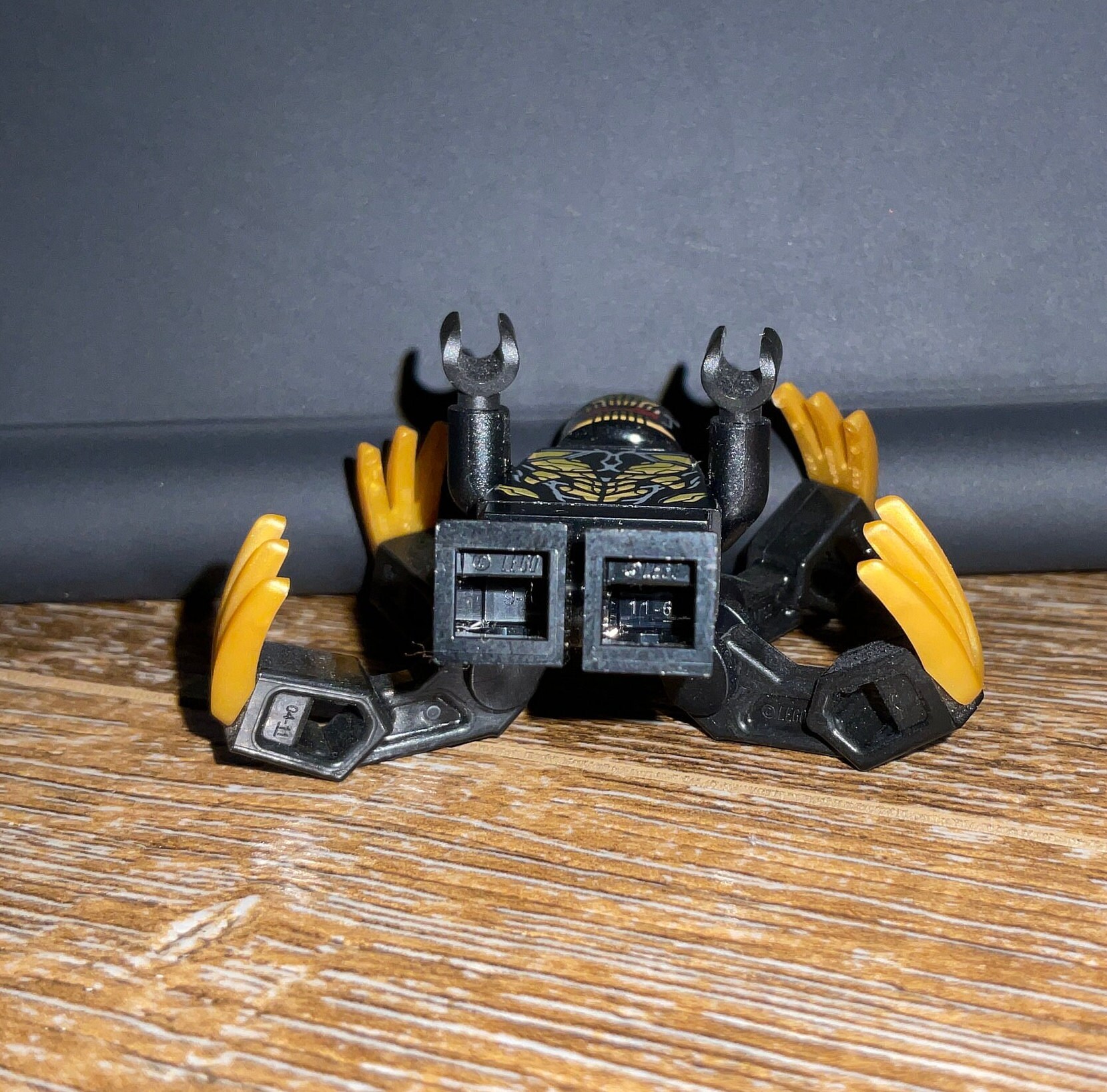 Marvel LEGO Outrider Minifigure With Extended Arms Set 76123 - Etsy