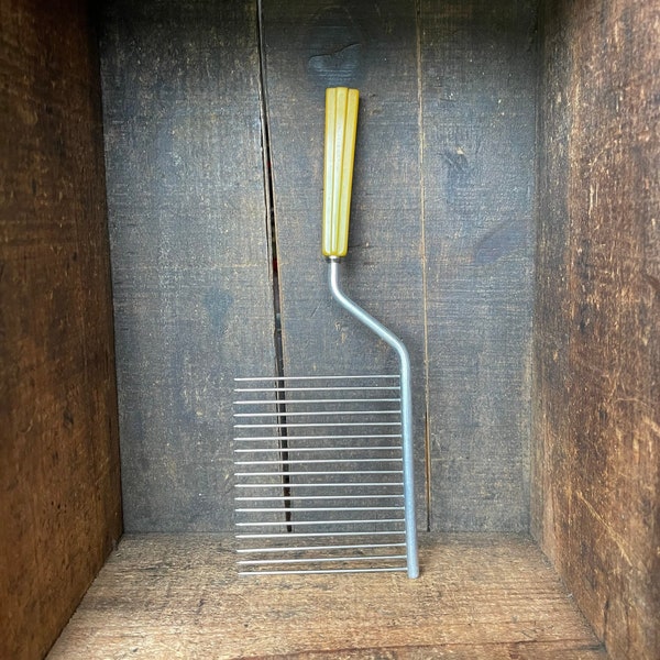 Bakelite Cake Cutter - Etsy