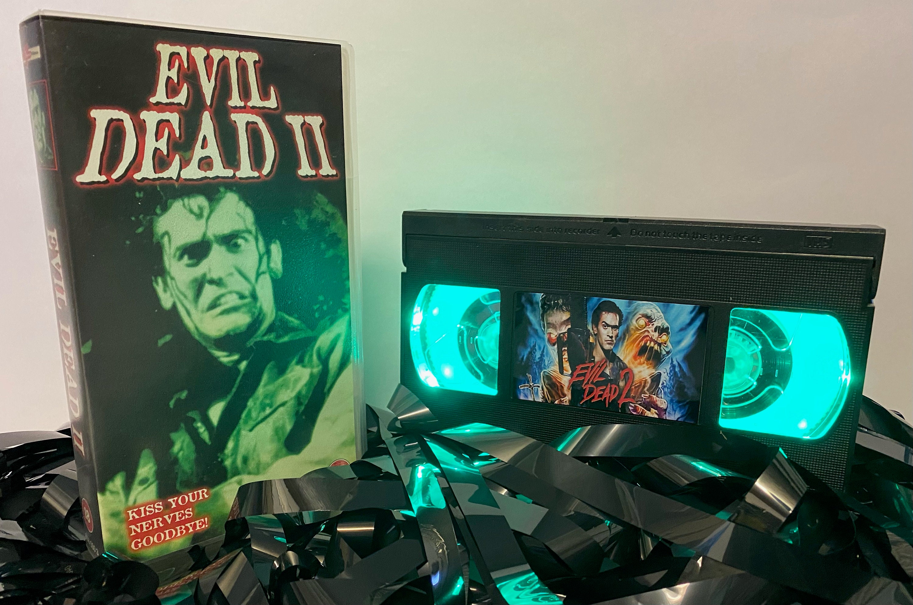 Evil Dead 2 Retro VHS Lamp, 80s Horror Movie Film, a Great Gift for ...