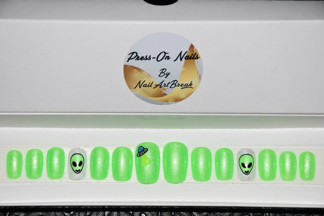 Alien Press-on Nails / Hand Painted Custom Glue on Nails / Fake Nails ...