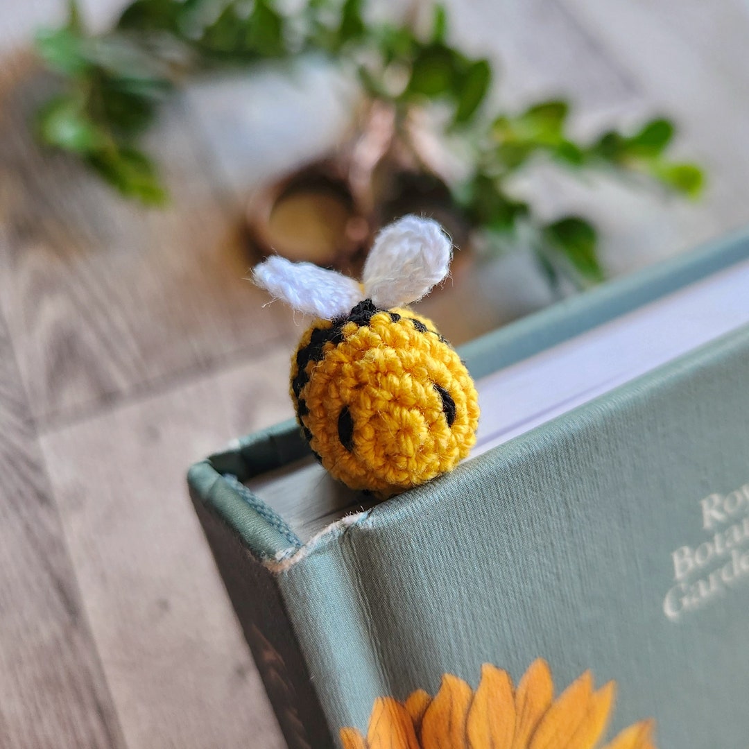 Crochet Bee Bookmark, Crochet Bookmark, Bumblebee Bookmark, Crochet ...