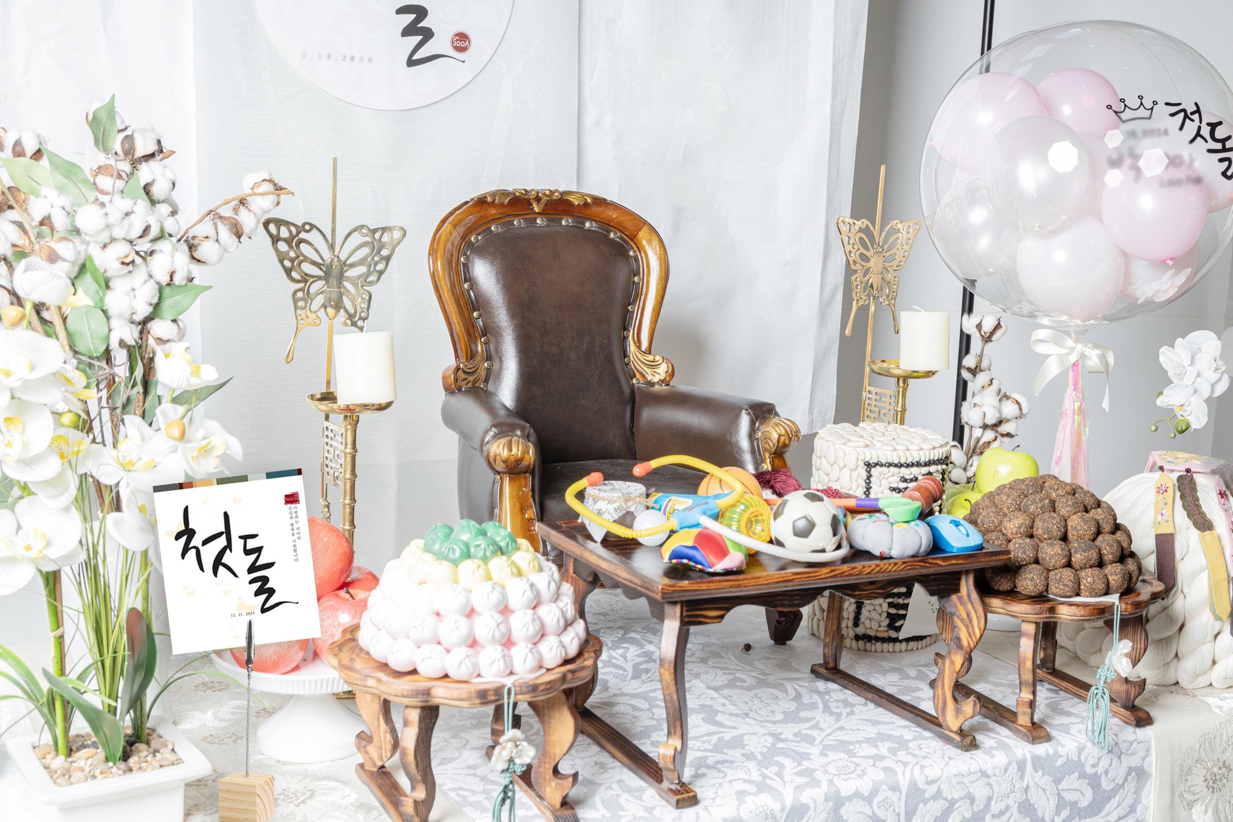 Korean Dohl Birthday, Dohljaby, 돌잡이, 100 Day Dolsang, 돌 백일 싸인, DIY 돌상차림 ...