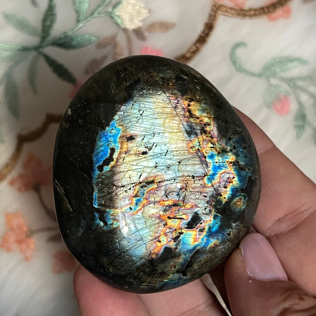 SPECTRALITE Spectrolite Labradorite Polished Palm Stone From Madagascar ...