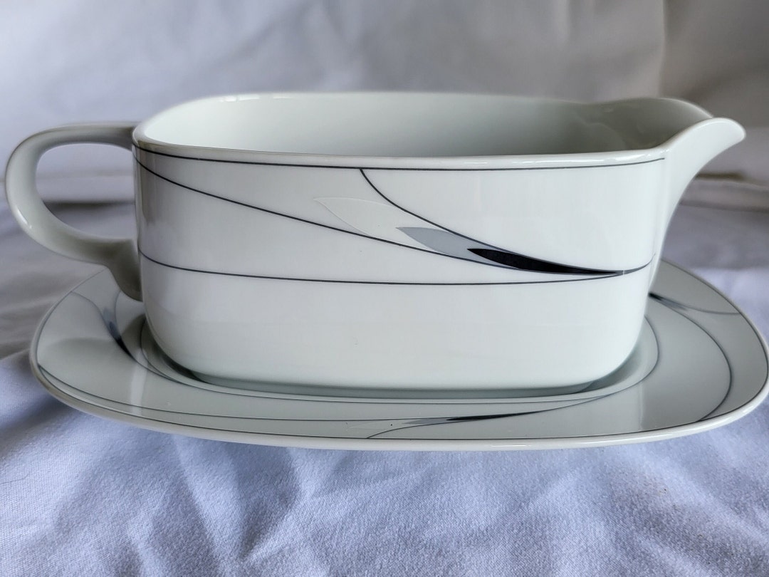 Mikasa L5806 Caviar Pattern Gravy Boat Including the Underplate - Etsy