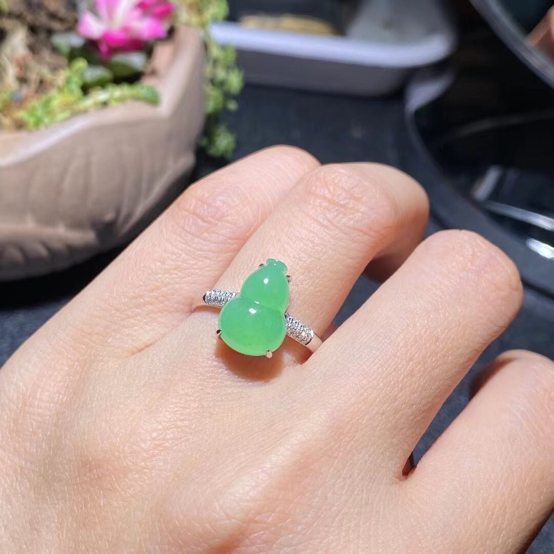 Apple Green Jade Gourd Ring 18k White Gold Natural Diamond Setting With ...