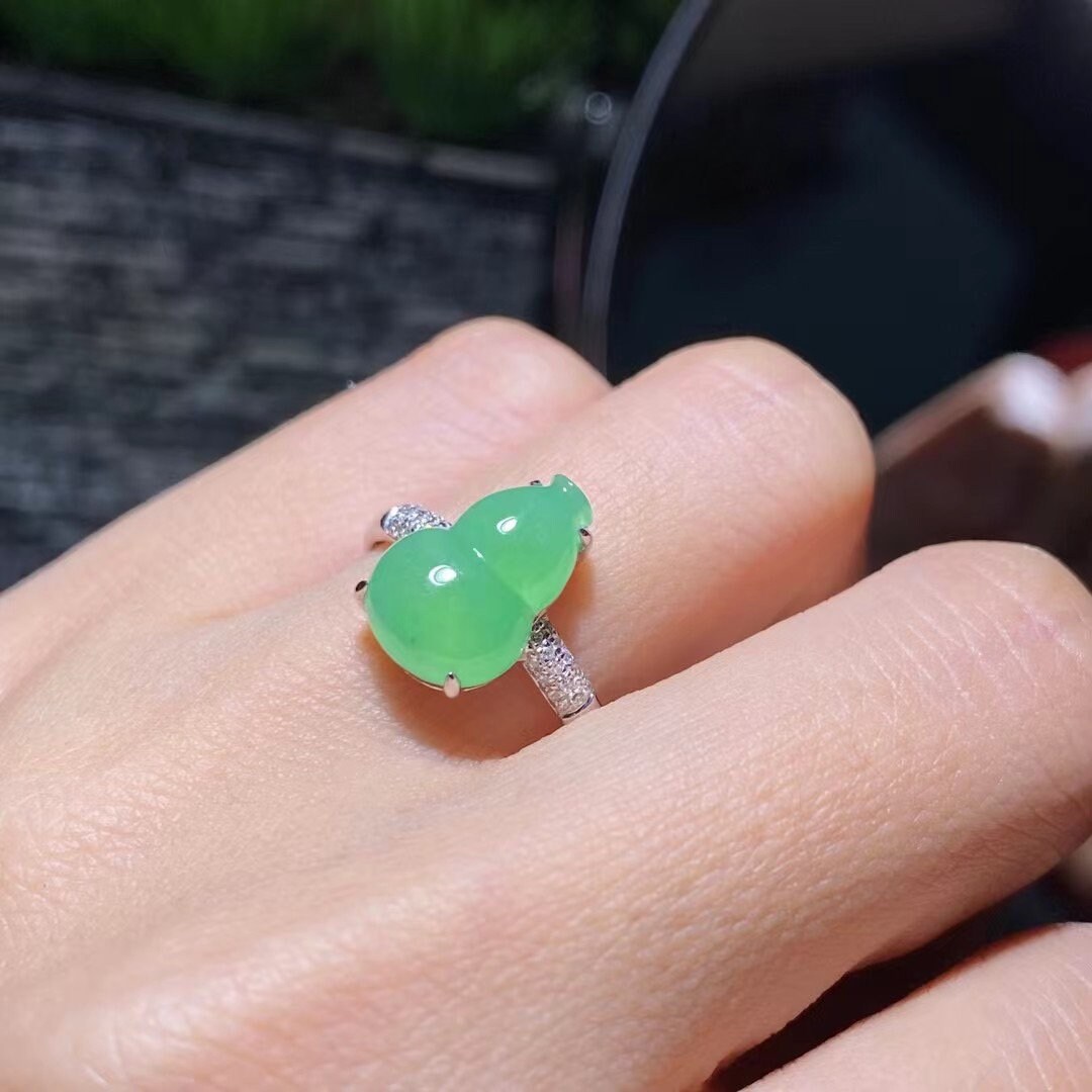 Apple Green Jade Gourd Ring 18k White Gold Natural Diamond Setting With ...