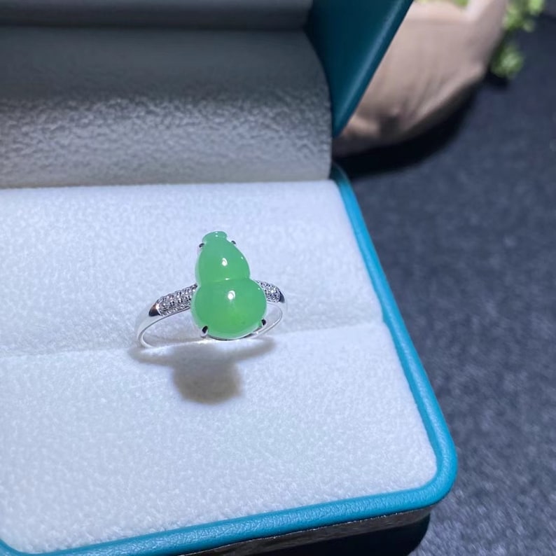 Apple Green Jade Gourd Ring 18k White Gold Natural Diamond Setting With ...
