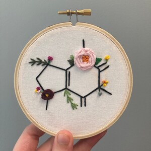 Hand Embroidery, Science Themed Decor, Embroidery Hoop Art, Molecule ...