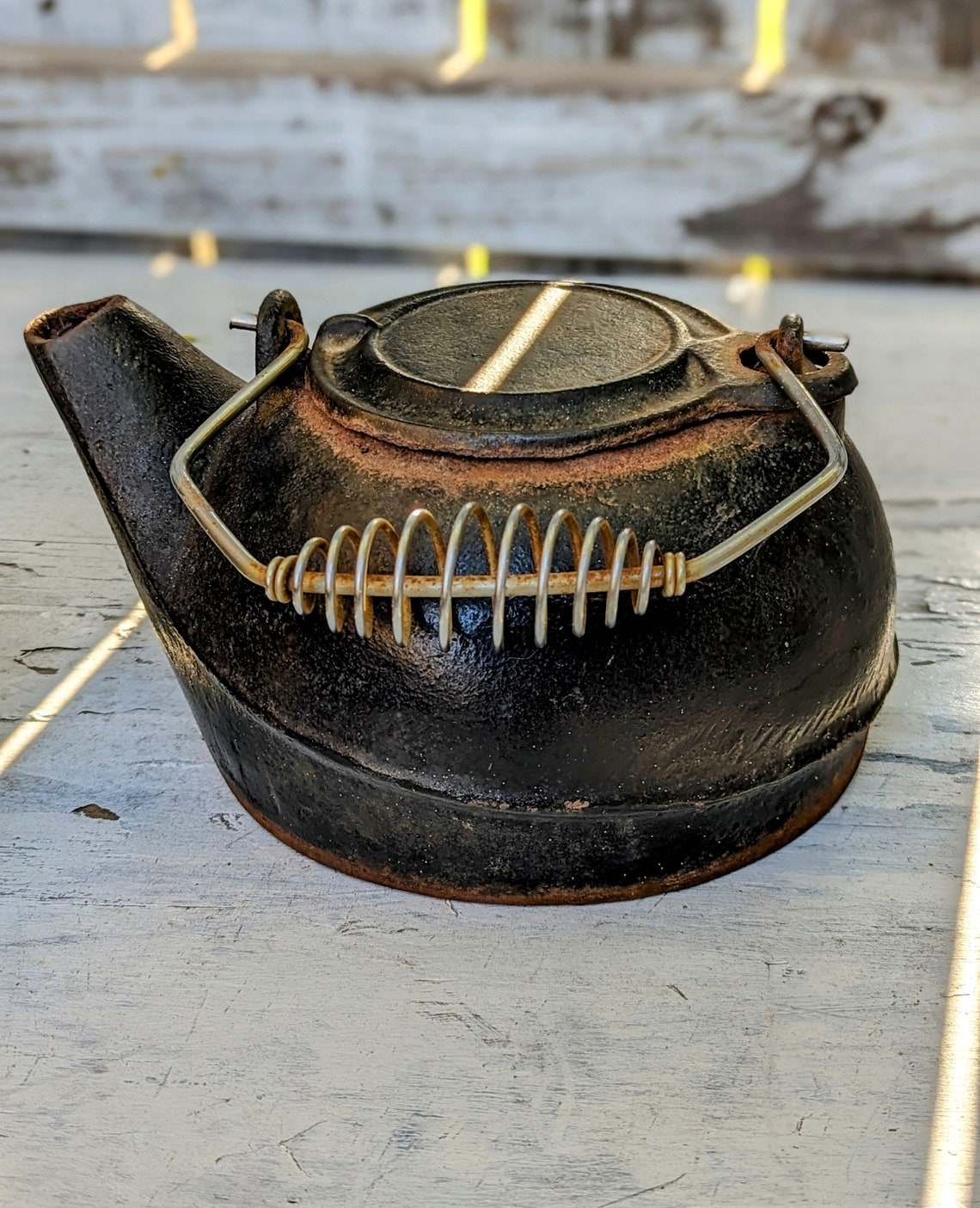 Vintage Cast Iron Tea Kettle Wire Handle Swivel Lid Camp Heavy Coffee ...