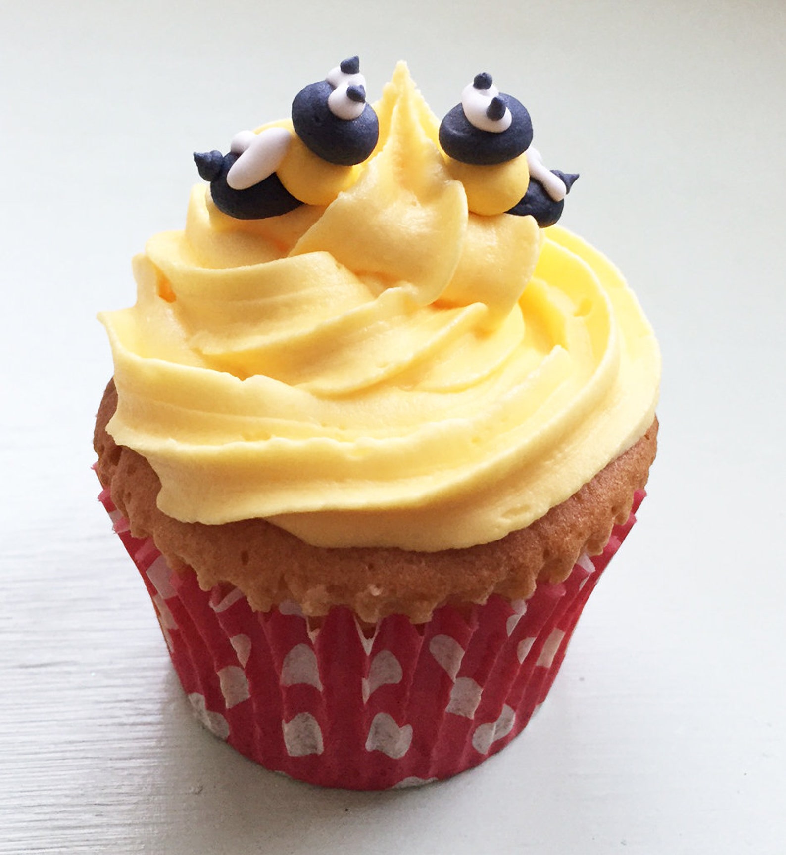 Edible Sugar Bees Fabulous & Handmade in the UK - Etsy