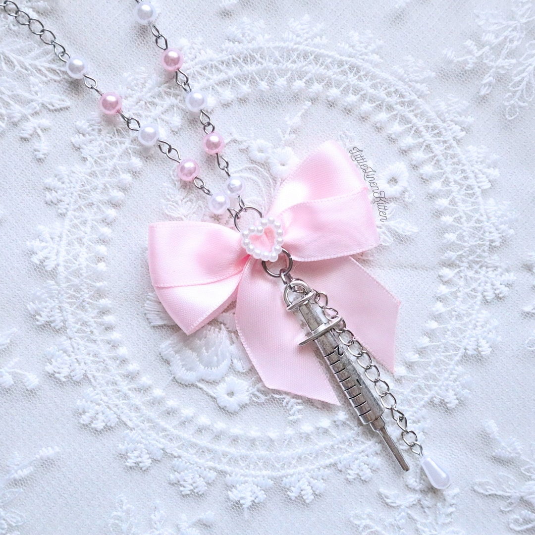 Menhera Syringe Necklace Pastel Pink | Yami Kawaii, Jfashion, Harajuku ...