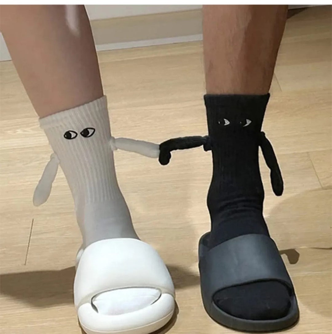 2 Pairs Lovers Holding Hands Socks, Couple Socks, Magnetic Socks ...
