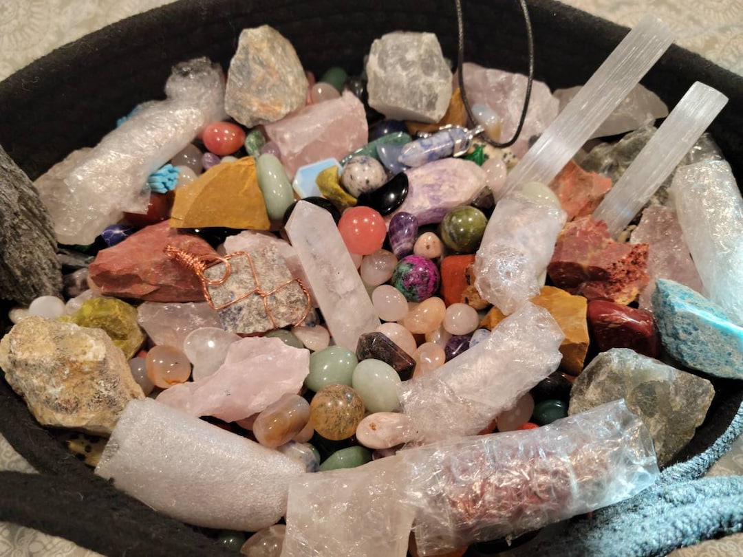 Crystal Confetti Scoop: Raw & Tumbled Mystery Crystal Mix - Etsy