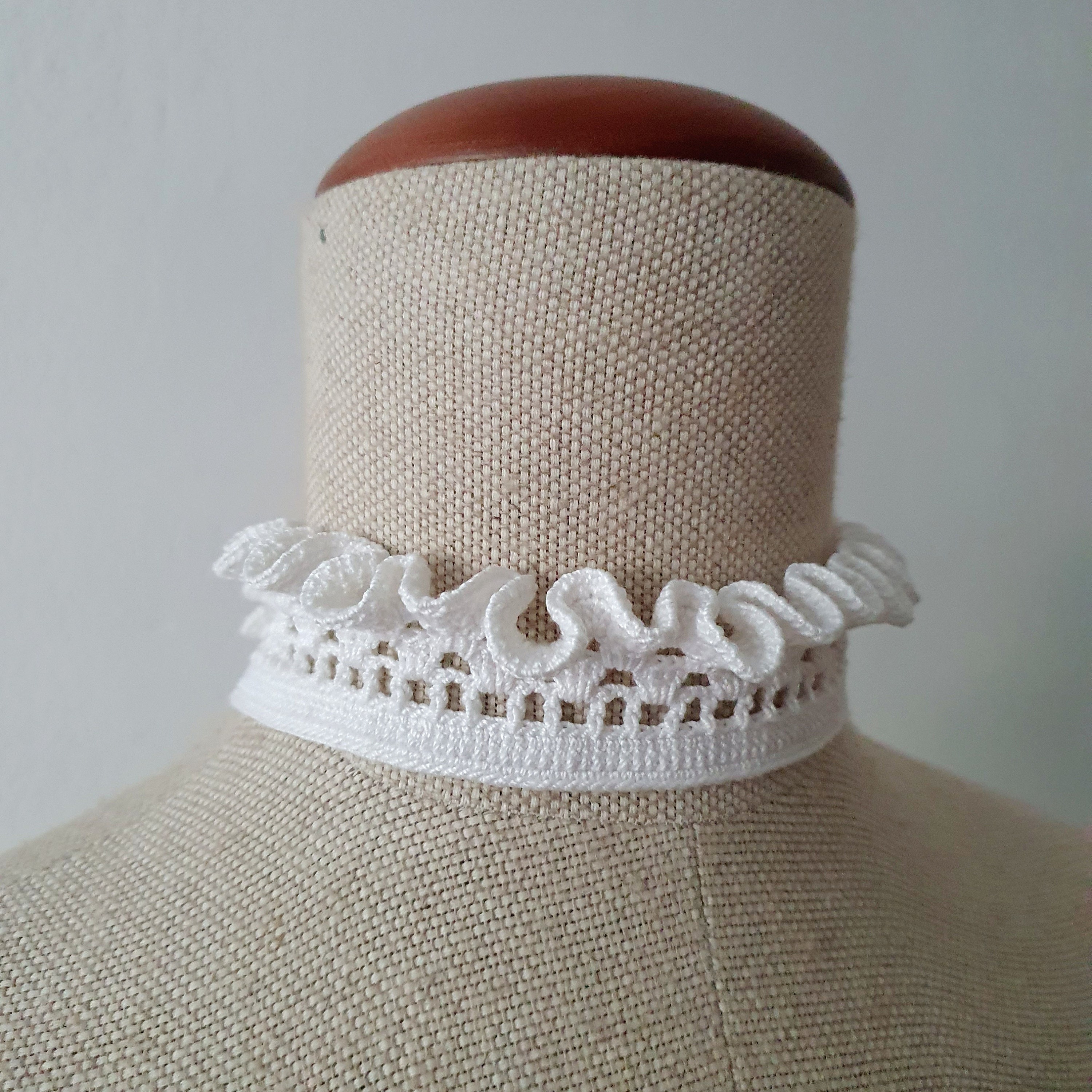 White Crochet Neck Ruff Choker, Elizabethan Style Ruffled Collar - Etsy