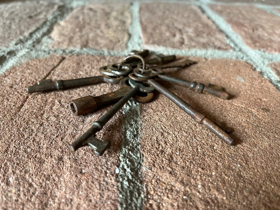Vintage Skeleton Keys Rusty Vintage Keys Vintage Clock and Door Keys - Etsy