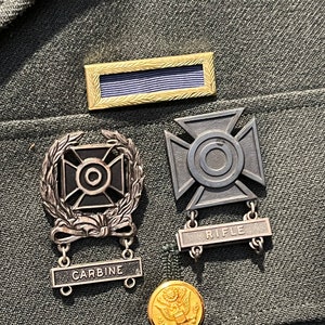 US Army Dress Uniform With Hat and Insignias; Named Vietnam Army ...