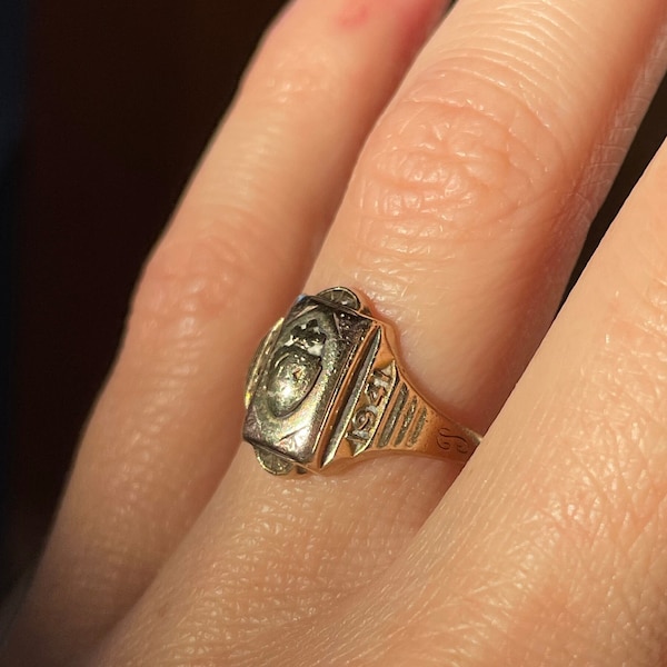 Vintage Class Ring - Etsy