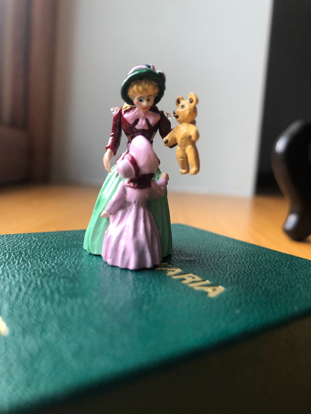 Minnie Maria Miniatures UK Victorian Woman, Little Girl and Teddy Bear ...