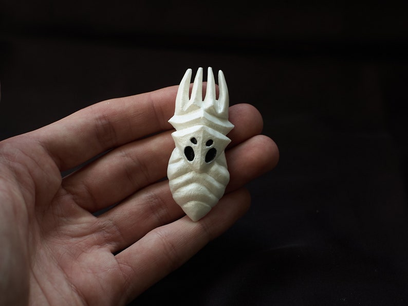 Hollow Knight King's Idol Magnet Badges - Etsy