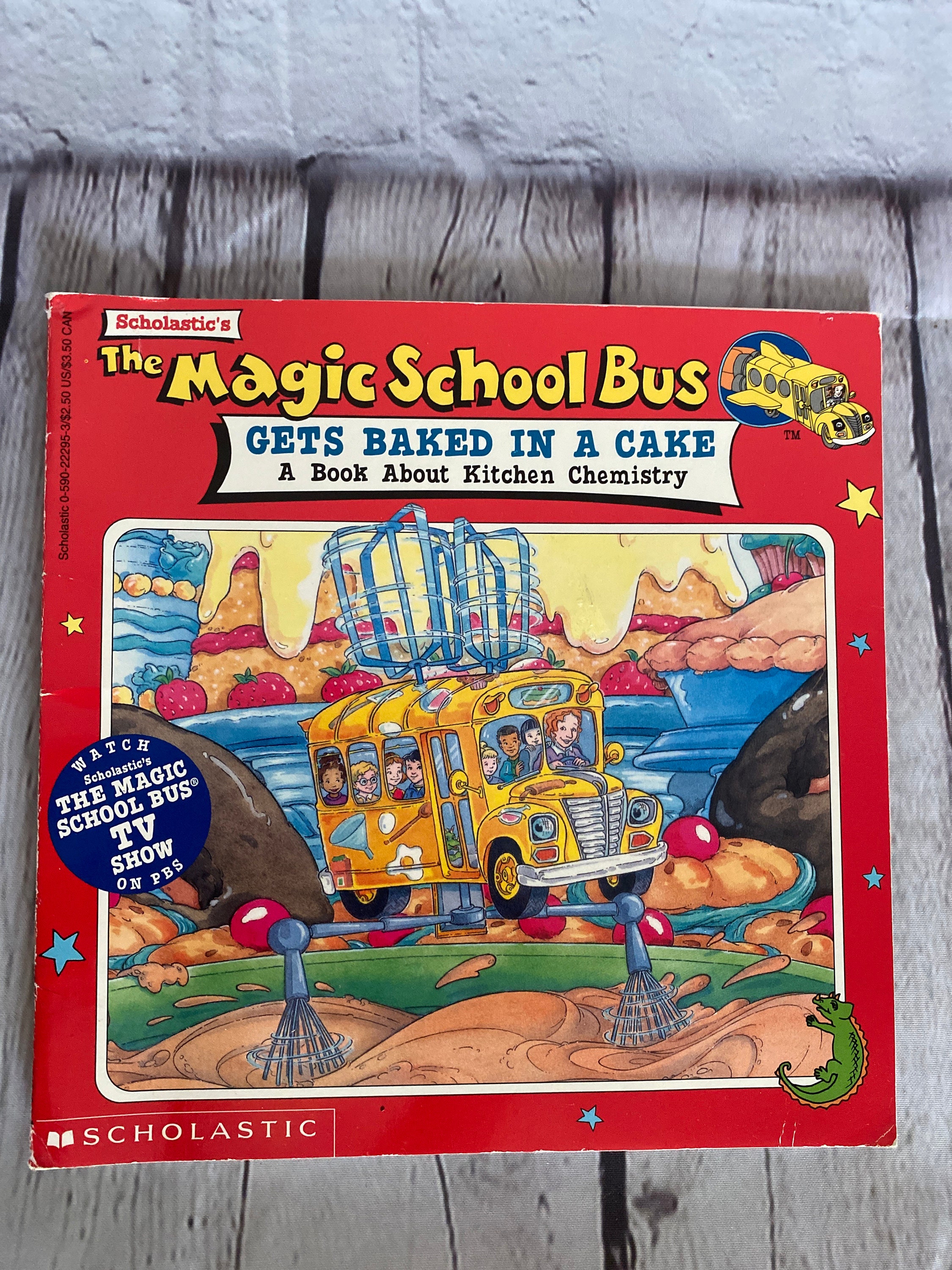 The Magic School Bus Gets Baked In A Cake A Book About Kitchen Chemistry By Linda Beech