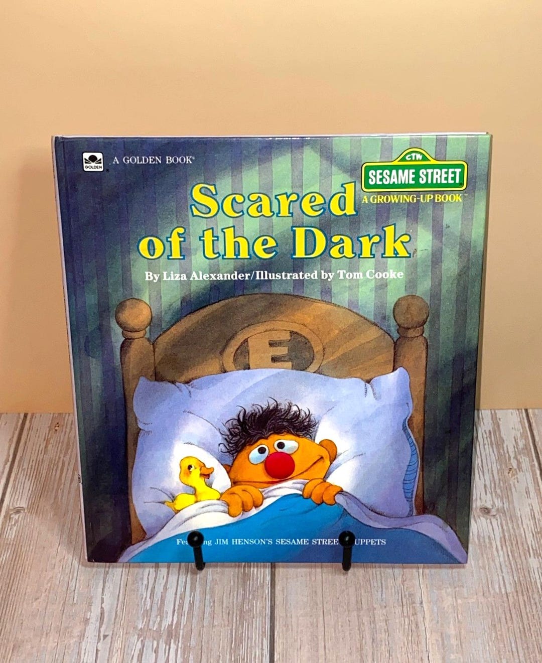 Sesame Street's Scared of the Dark by Liza Alexander | A Golden Book ...