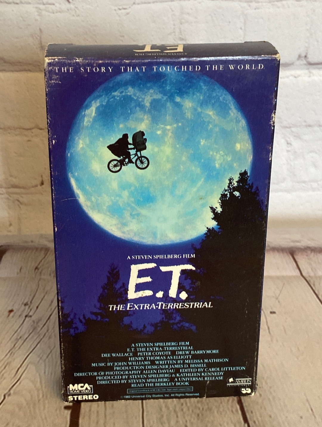 E.T. the Extra-terrestrial by MCA Home Video 1982 Universal City ...