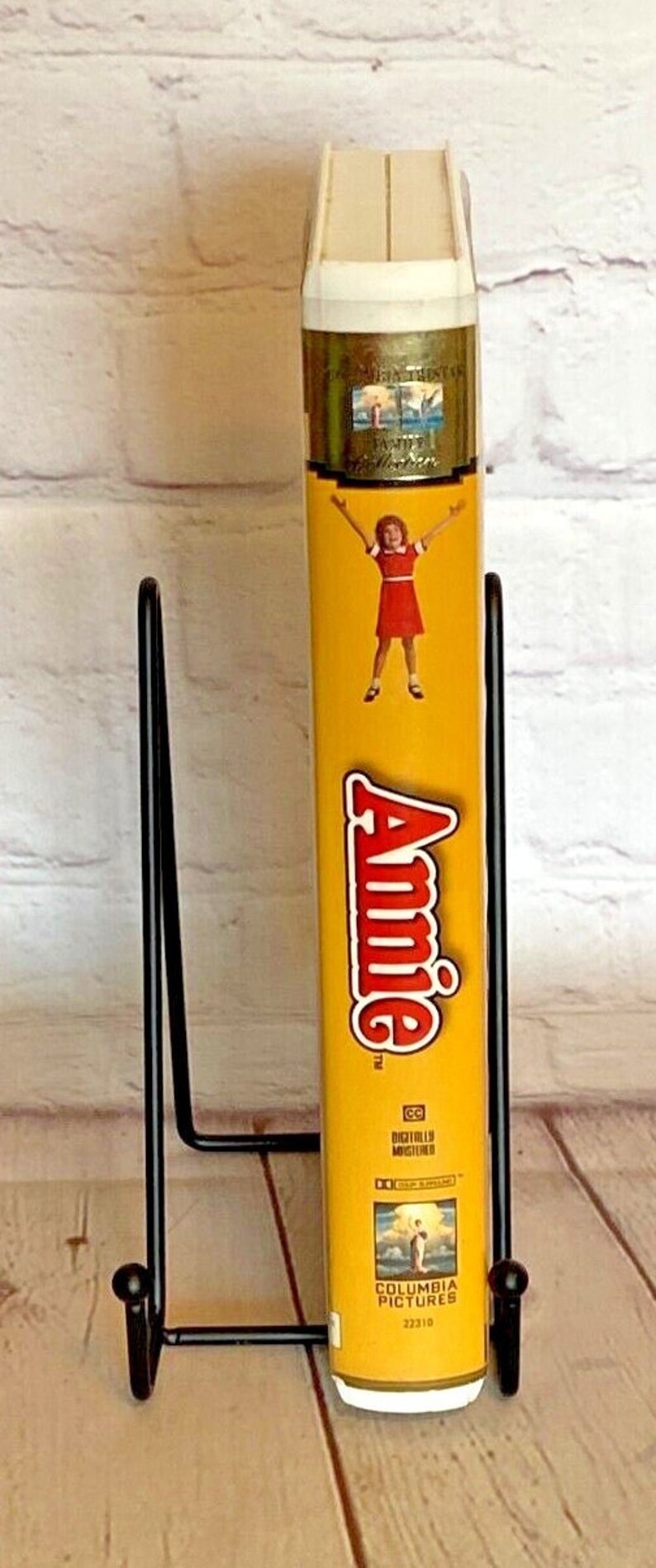 Annie VHS by Columbia Tristar Family Collection 1997 Rated G and ...
