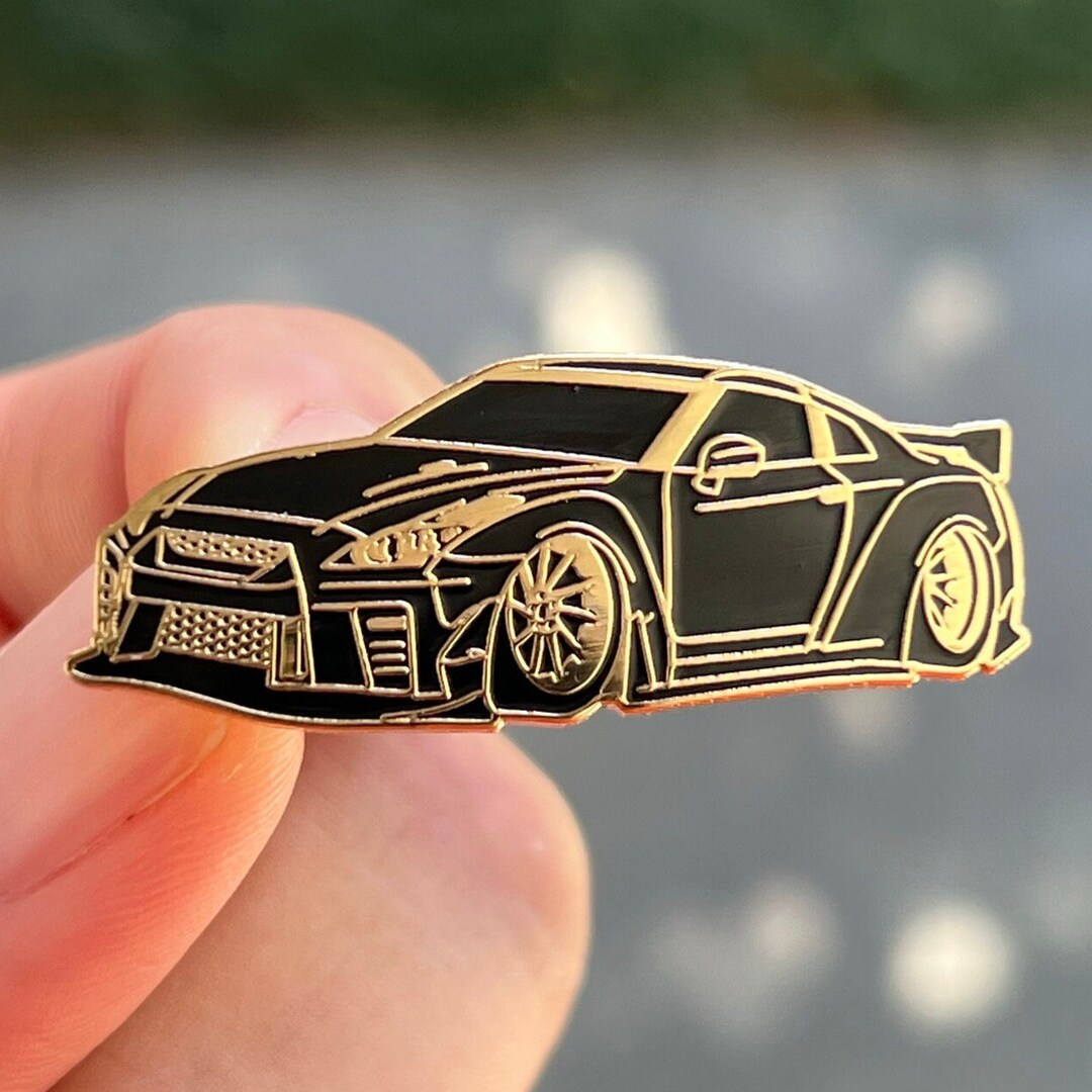 R35 Gold Edition - Cool Car Pins™ - Etsy