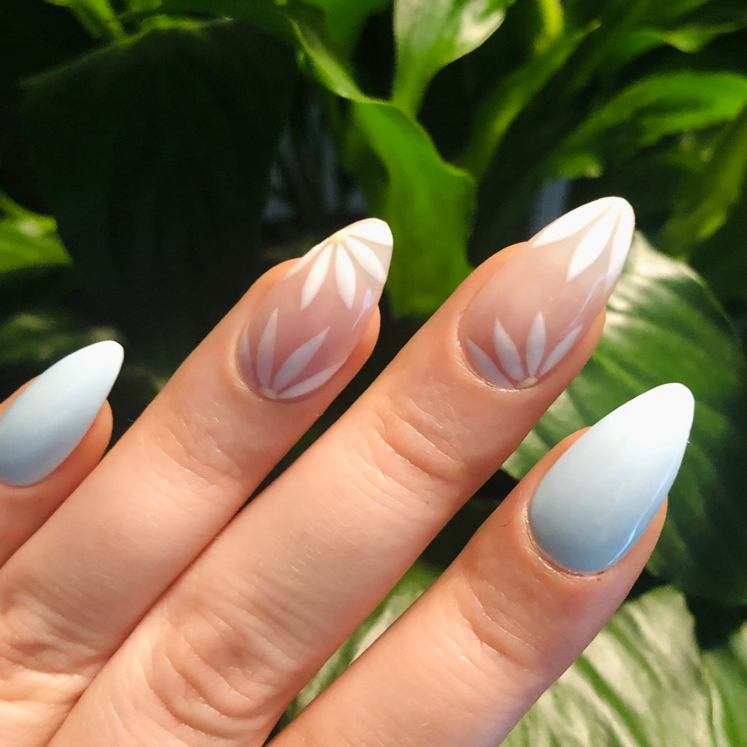 Spring Blue Daisies Press on Gel Nails | Pastel Nails | Spring Summer ...