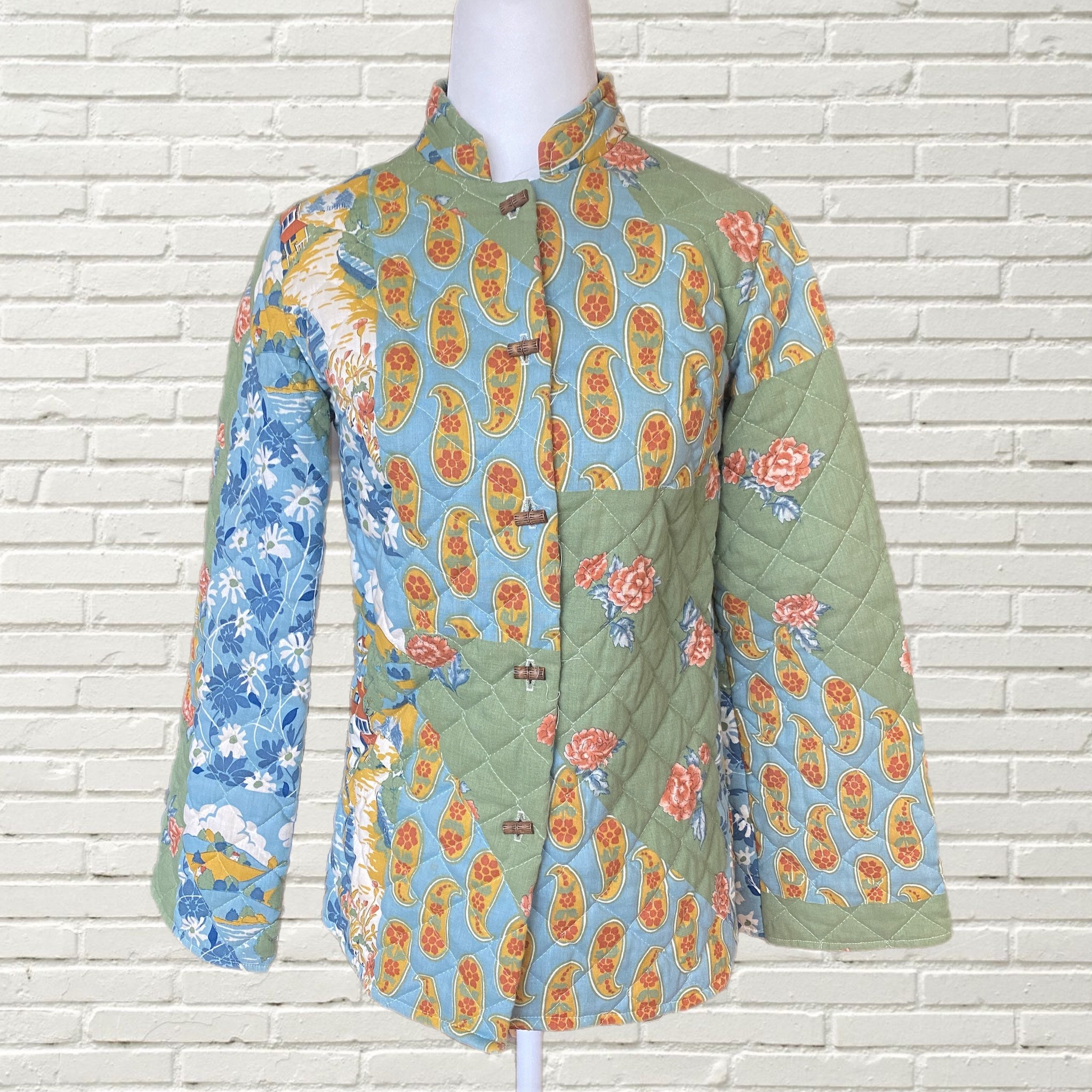 Vintage 70s Quilted Jacket Floral and Paisley Print Size S Vintage 70s Quilted Jacket Floral and Paisley Print Size S