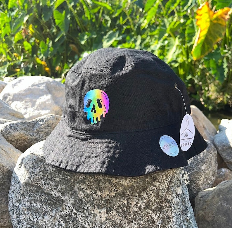 Dripping Skull - Bucket Hat - Reflective Holographic Vinyl - Unisex ...