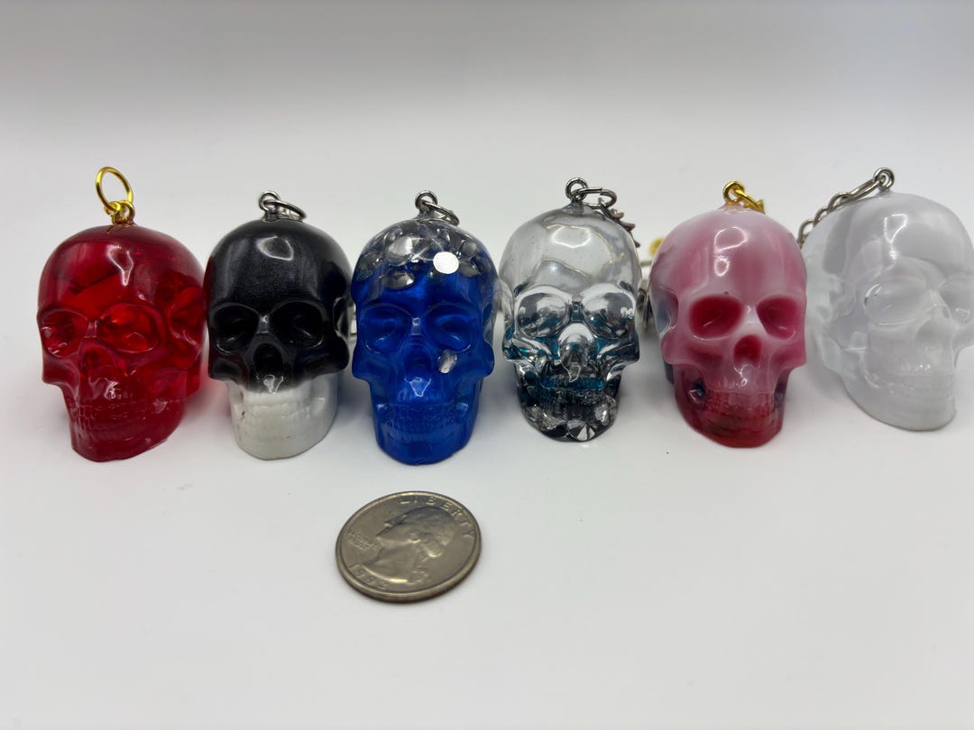 Resin Skull Keychains – Gothic Halloween Key Ring, Spooky Bag Charm ...