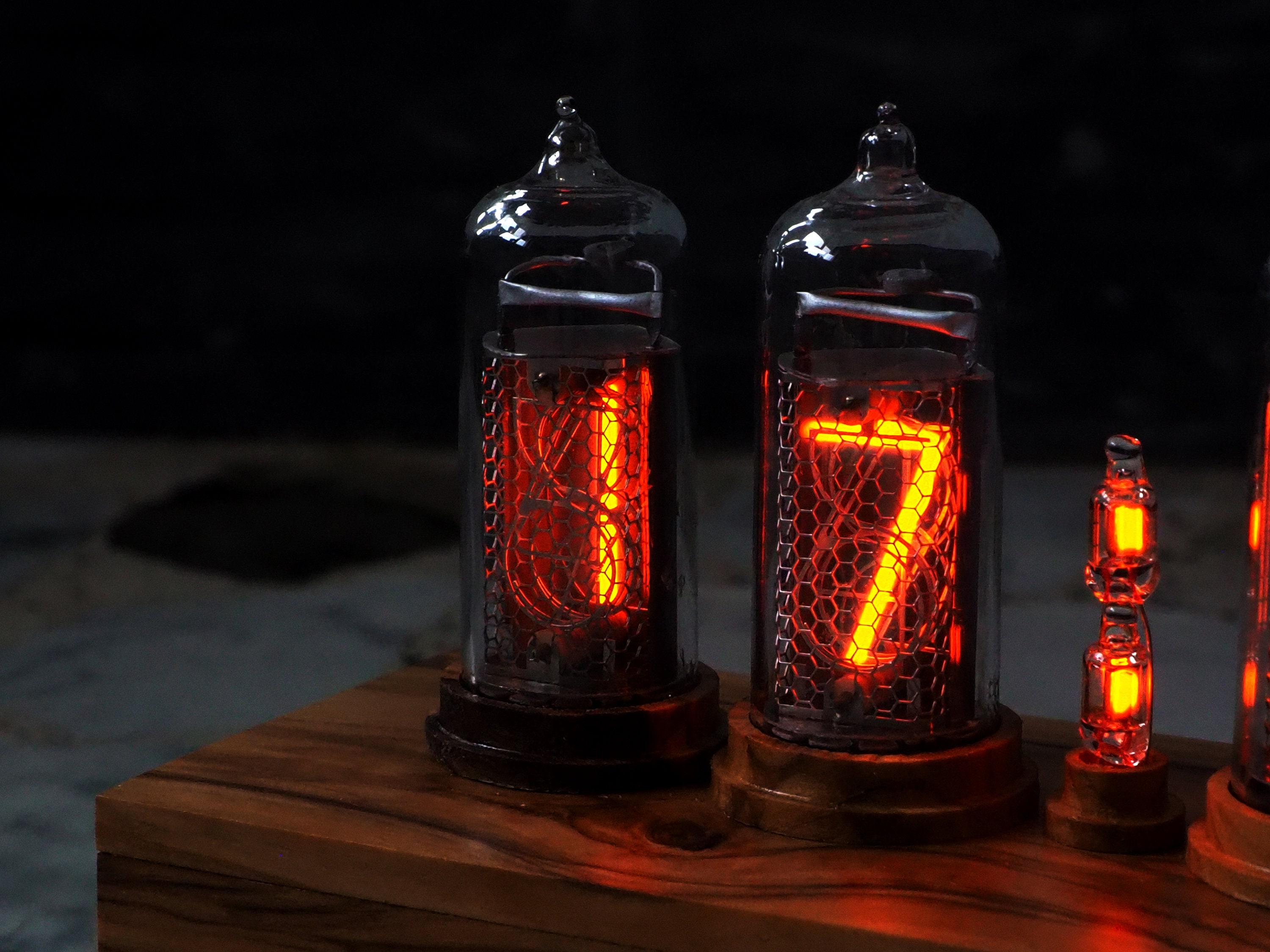 Nixie-clock IN14 IN-14 Valve Clock in Olive Wood - Etsy