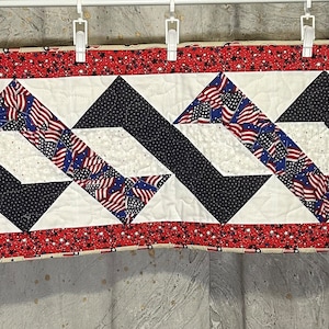 Twisted Pole 4th of July Quilted Table Runner - Etsy