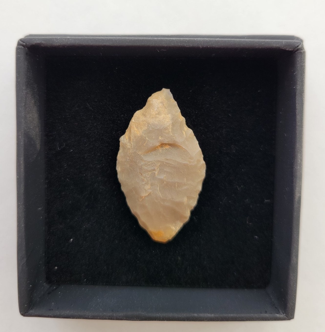 STONE AGE NEOLITHIC 8000-4000BCE Flint Arrowhead, length 33mm X Width ...