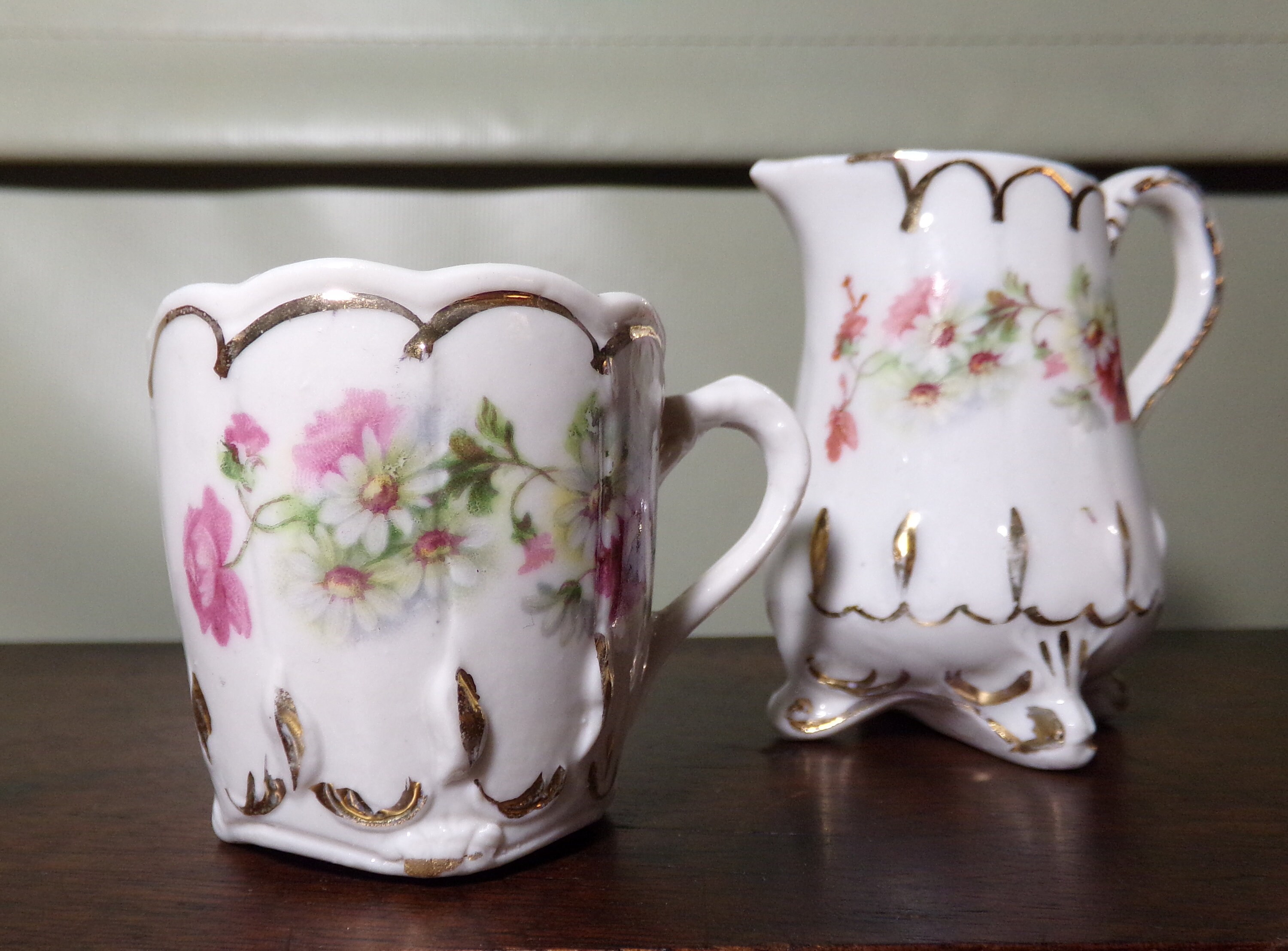 Antique Miniature Tea Cups & Creamer Pitcher, Hand Painted, Daisy ...