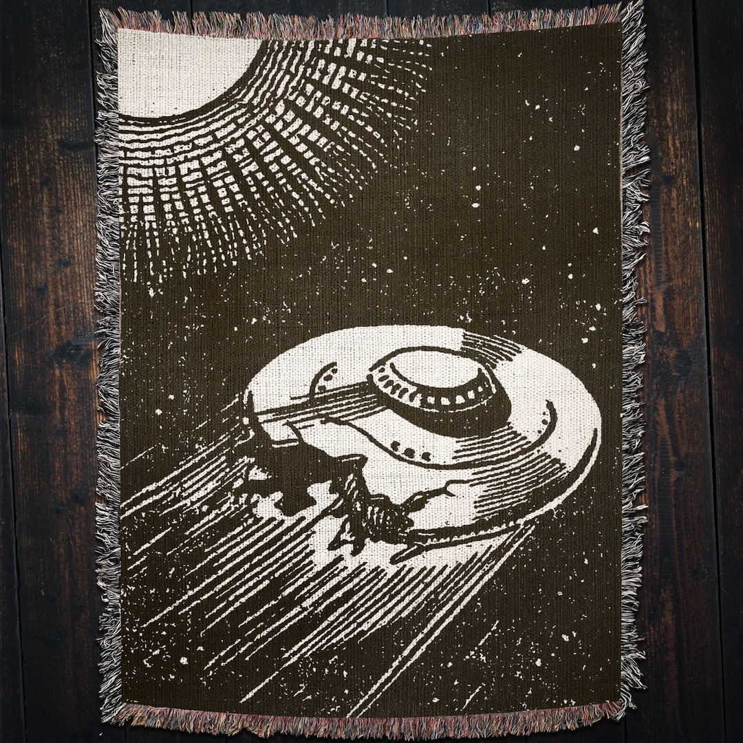UAP Crash Vintage UFO Woven Throw Blanket: Vintage Novelty Blanket for ...