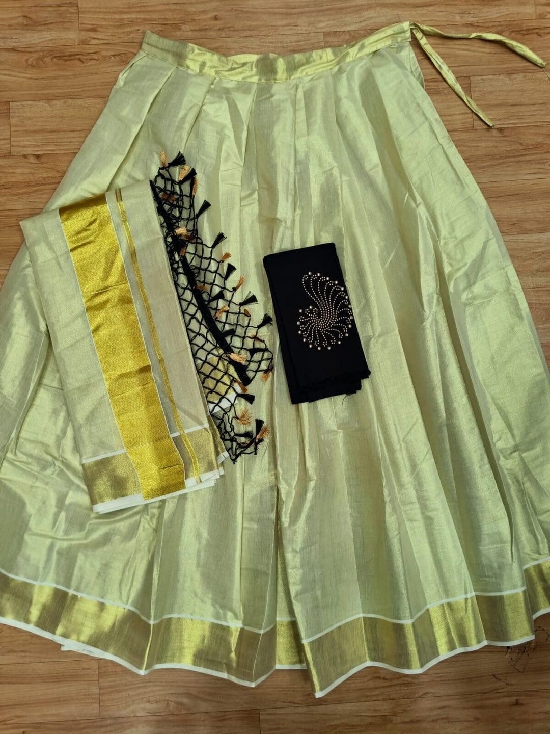 Kerala Golden Plain Tissue Dhavani With Magnetic Stone Blouse,women ...