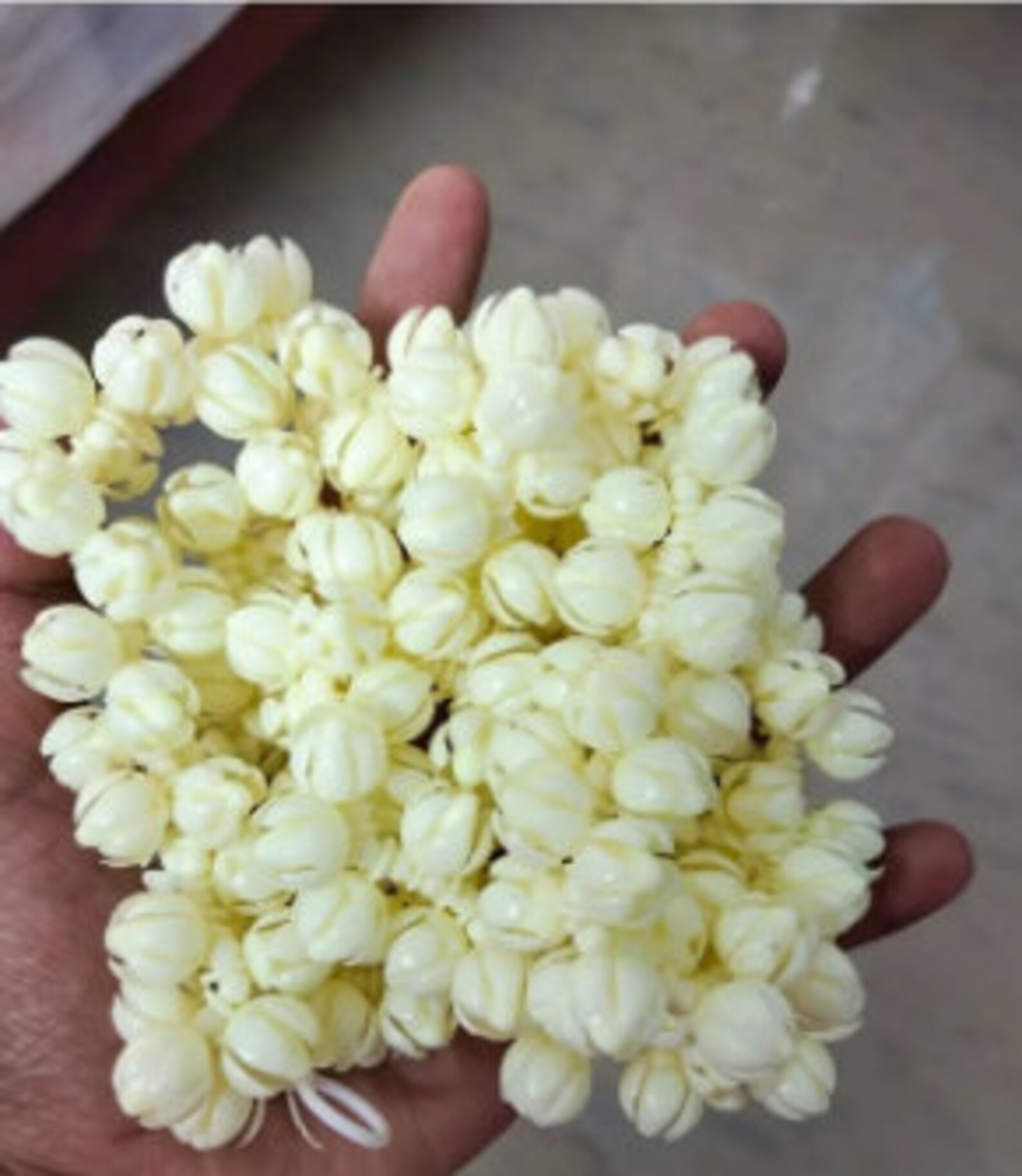 Artificial Jasmine Flower Garland, Mullapoov Maala for Idols, Photo ...