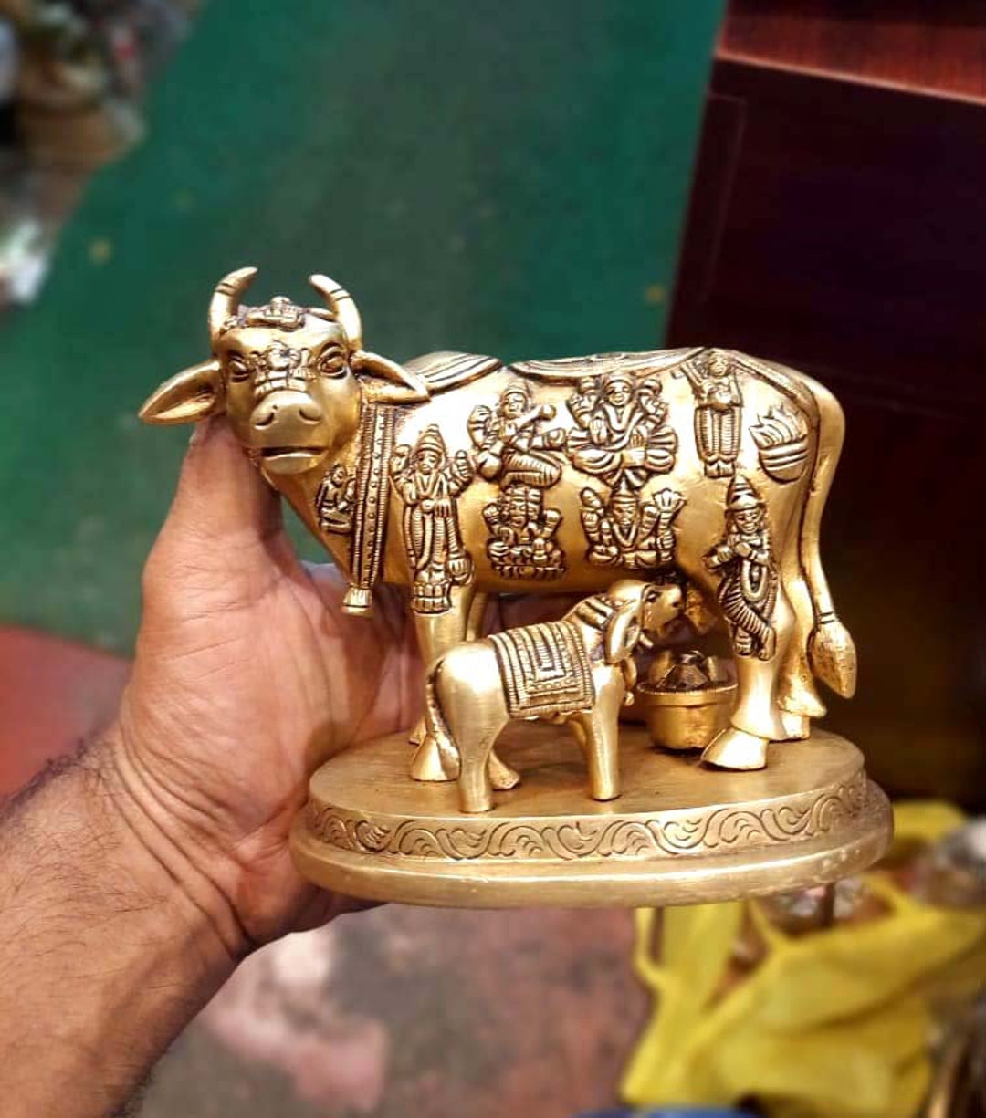 Bronze Gift Idol, Kamdhenu Cow and Calf Figurine Decorative Gift Item ...