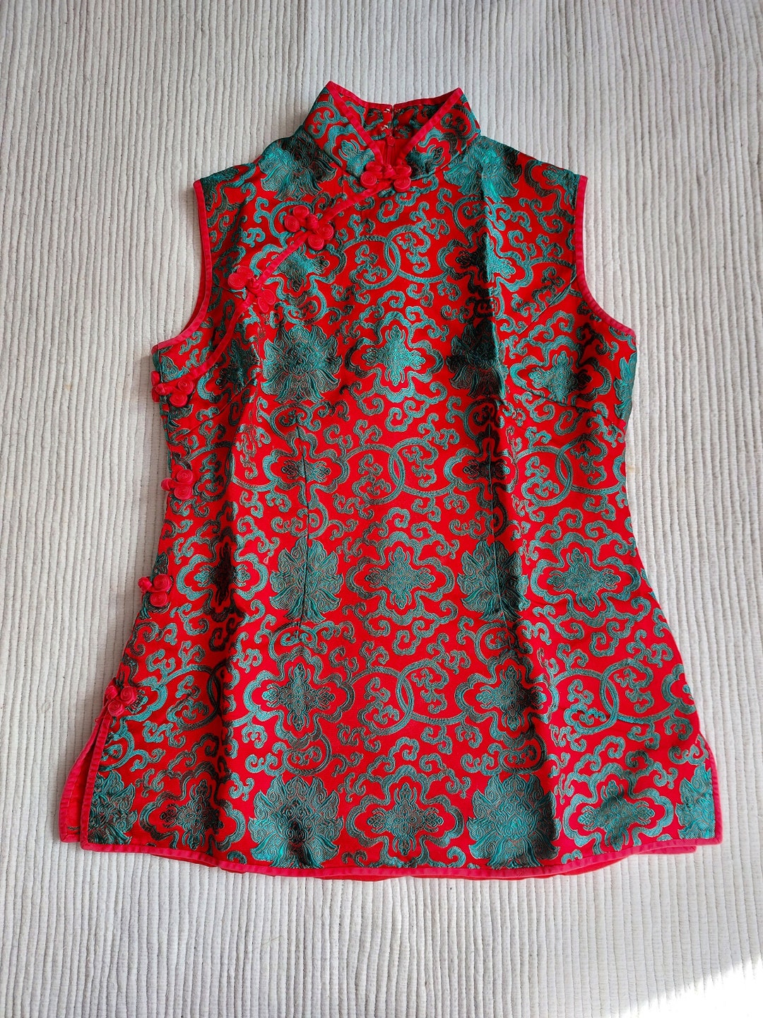 Chinese Vest Red Green Silk Oriental Style Vintage Figure and Floral ...
