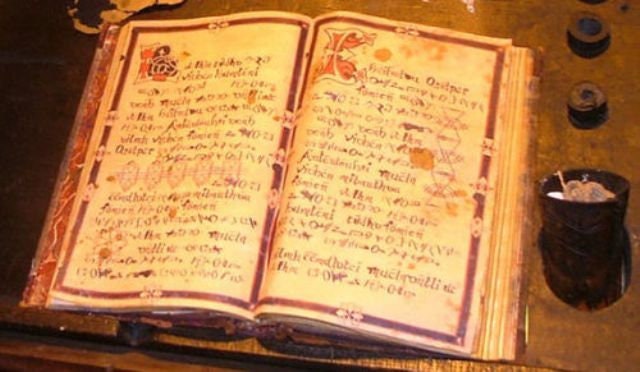The Witchcraft Collection 1 - 100 Rare Old Books on USB - Magic Witches ...