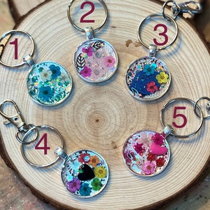 Dried Flower Resin Bezel Keychain - Etsy