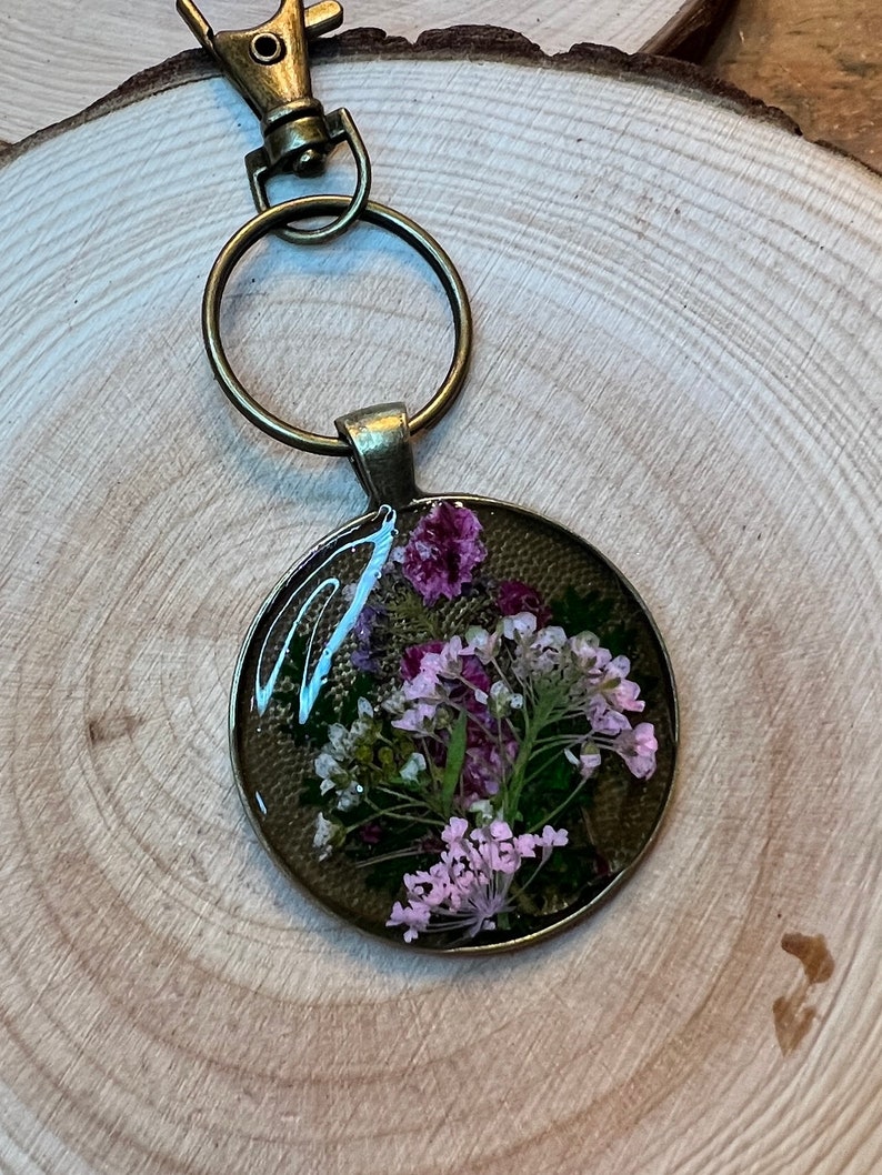 Floral Resin Bezel Vintage Style Key Chain - Etsy