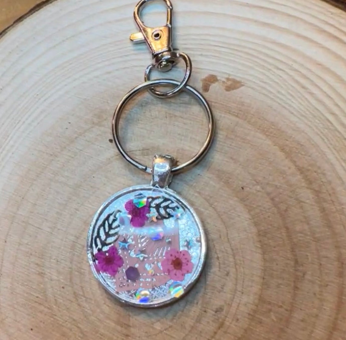 Dried Flower Resin Bezel Keychain | Etsy