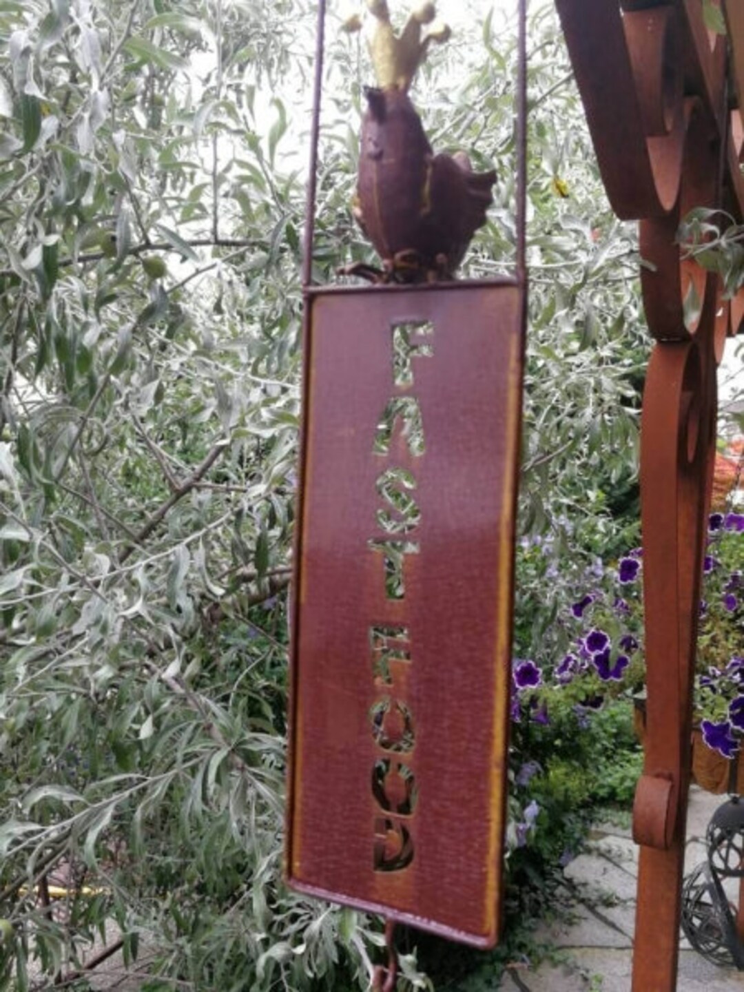 Feeding Station, Rust Colored Garden Decoration Rust Garden Decoration ...